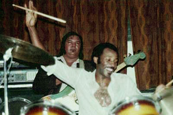 Haiti : Mort du batteur du D.P. Express très connu Edner Couloutte ...